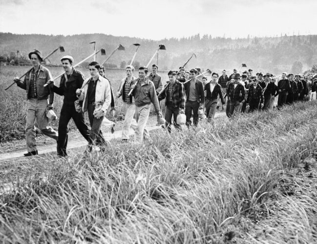 WWII US youth farming | News, Sports, Jobs - The Express